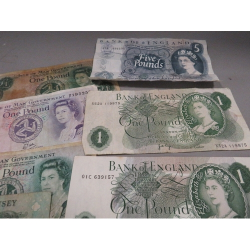 A collection of old Bank of England banknotes to include a Hollom five ...