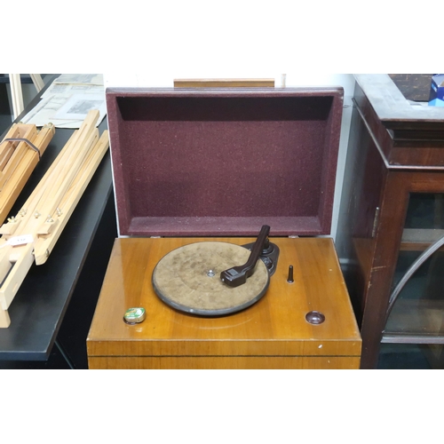 A 20th century Portadyne Model C G 68. 5 Valve all-wave Superheterodyne ...