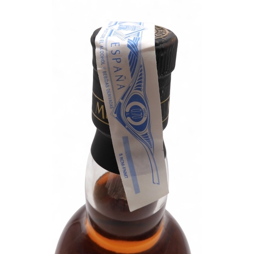 MIDLETON VERY RARE IRISH WHISKEY bottled in 2005, with original wooden ...