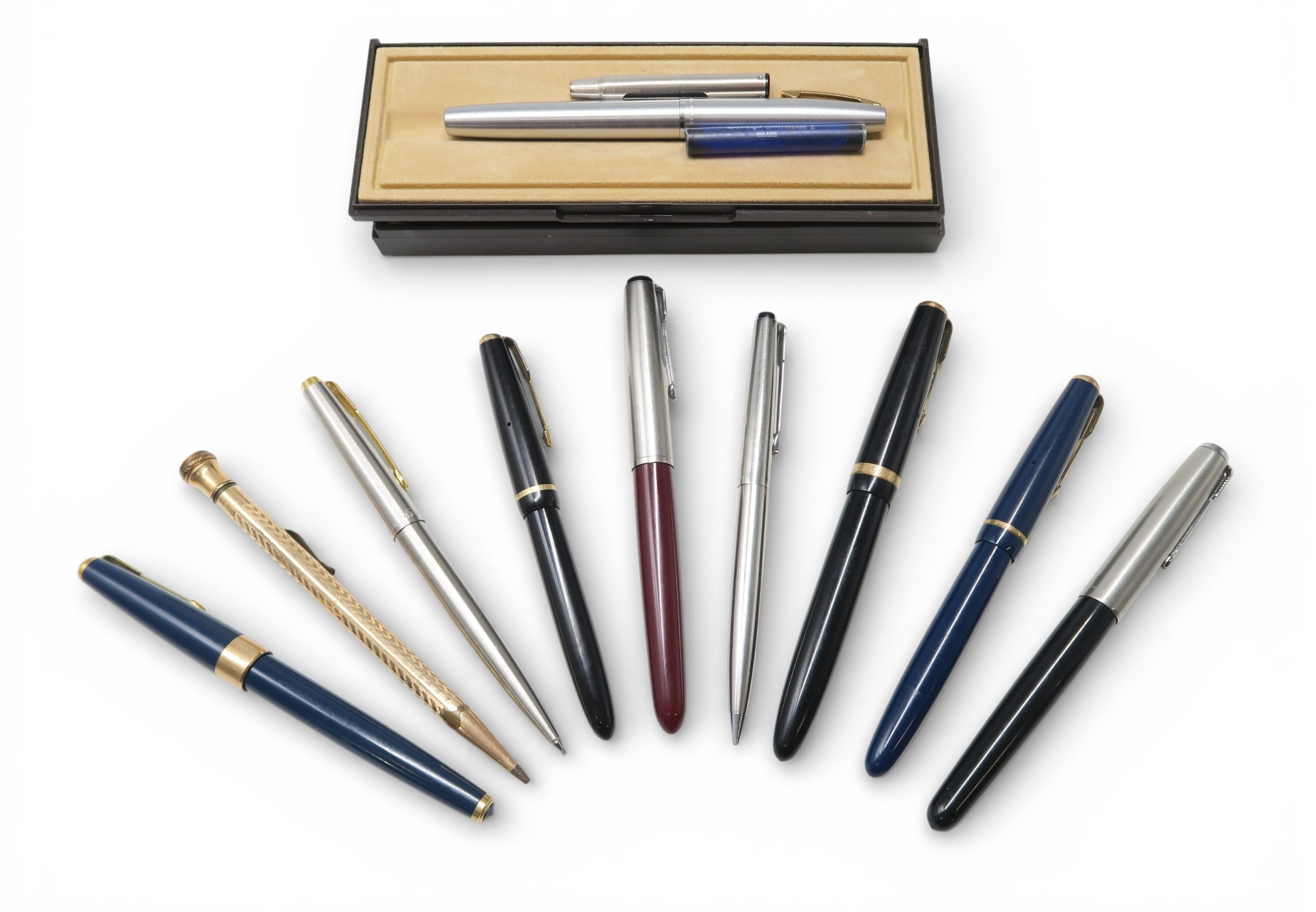 A collection of vintage pens and propelling pencils, to include Parker ...