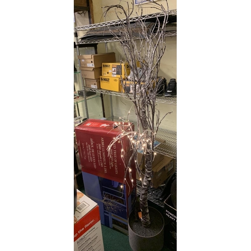 BOXED LED TREE OF LIGHTS WITH 1600 LED LIGHTS - 2.1M TOGETHER WITH A 2 ...