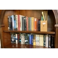 A SMALL COLLECTION OF HARDBACK AND PAPERBACK BOOKS
