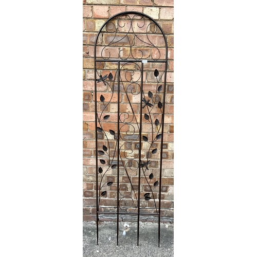 DECORATIVE GARDEN ARCHED TRELLIS PANEL - DECORATED WITH LEAVES ...