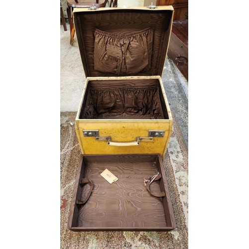 SMALL REXINE STORAGE BOX WITH SATIN LINING AND KEYS