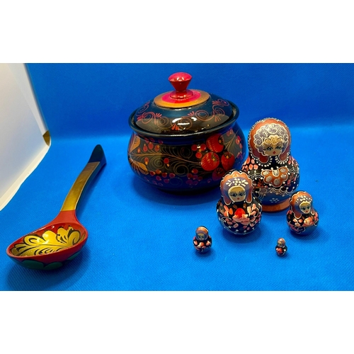 RUSSIAN PAPIER MACHE COVERED BOWL WITH LARGE SPOON AND 5 X MINIATURE ...