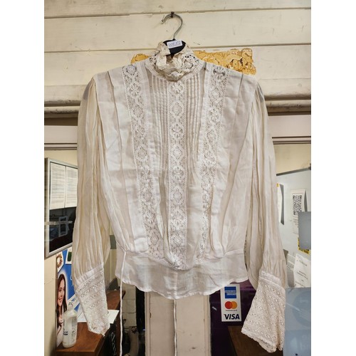 VINTAGE LINEN AND LACE HI COLLARED BUTTON BACK BLOUSE