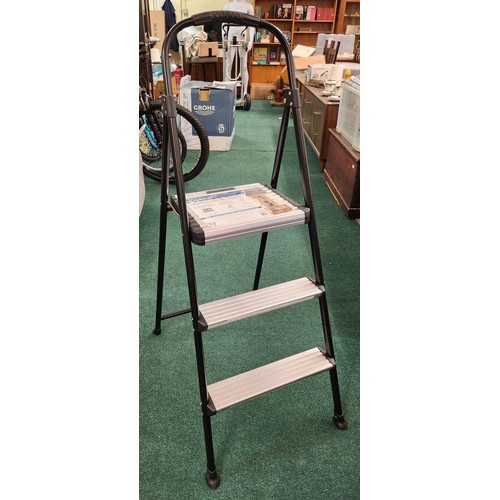 COSCO 3 STEP FOLDING STEP LADDER