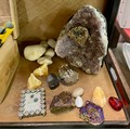 A QTY OF VARIOUS CRYSTAL GEODES INCLY PURPLE AMETHYST, SMALL PURPLE ...