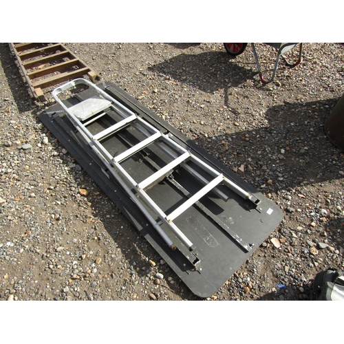 A pair of five-tread aluminium steps and a trestle table (E) £10-15