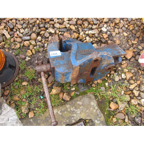 A Record No. 3 bench vice