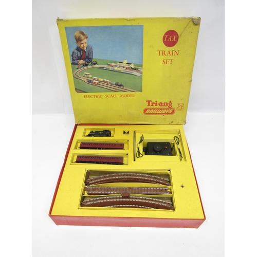 A Triang TT gauge TAX Electric Train Set, comprising 0-6-0 BR black ...