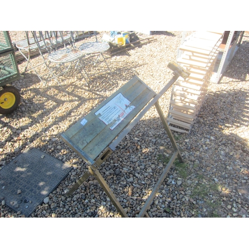 A folding log cutting bench