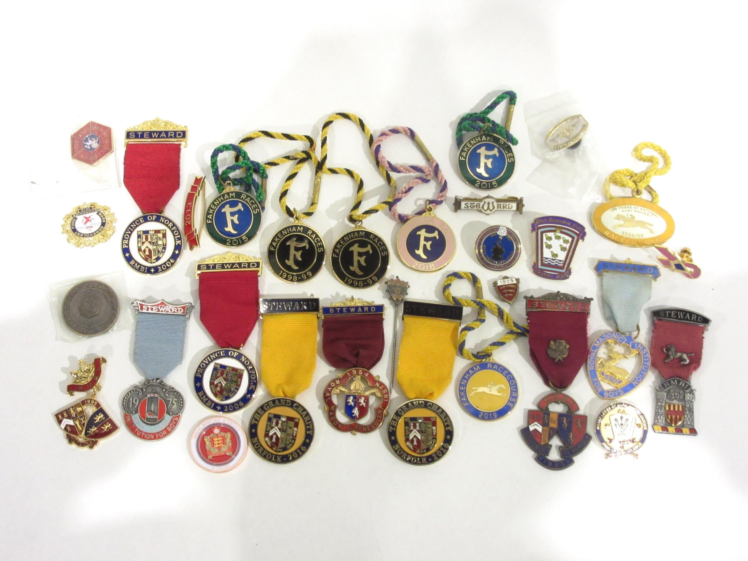 A group of medals and badges including Masonic and Fakenham Racecourse