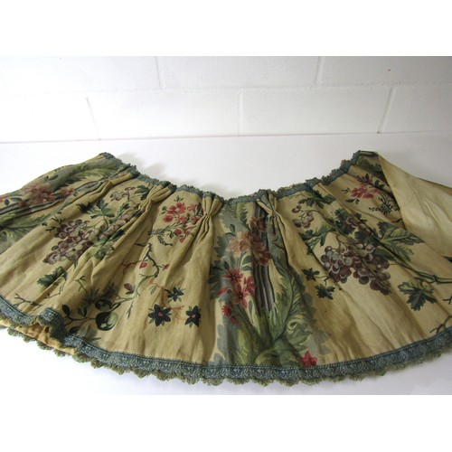Assorted lot of approx twenty different floral fabrics dating from 1920 ...