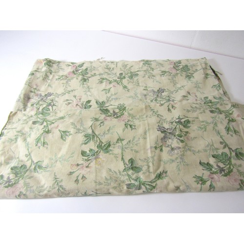 Assorted lot of approx twenty different floral fabrics dating from 1920 ...
