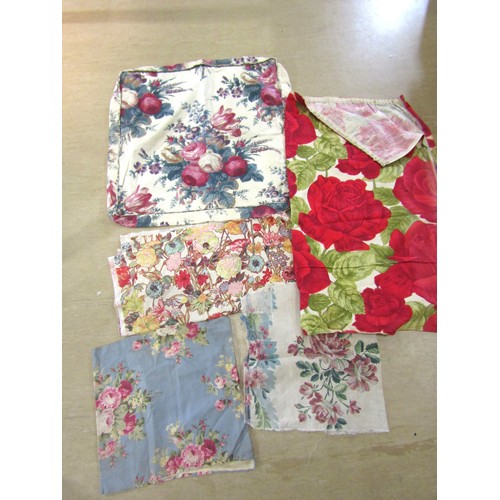 Assorted lot of approx twenty different floral fabrics dating from 1920 ...