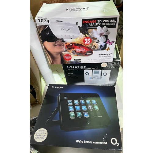 Intempo Virtual Reality Headset + I Station For I-Pod + O2 Joggler