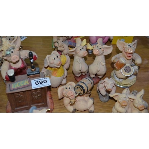 7 x Drinking Piggin Figurines Incl Large On The Pull