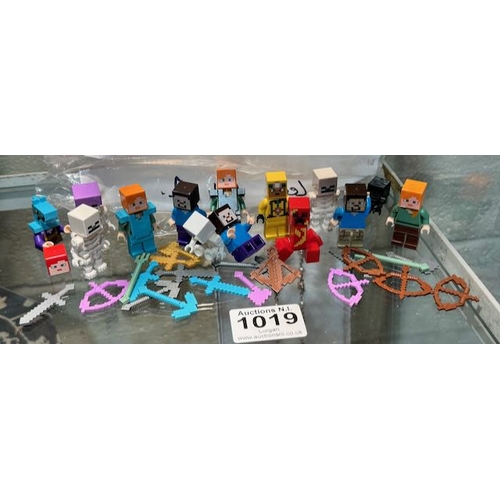 Collection of Approx 13 x Lego Minecraft Figures With Accessories