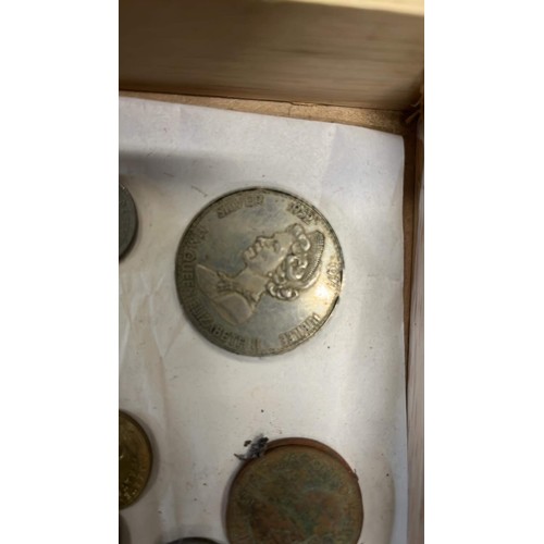 QUANTITY OF OLD COINAGE WITH E.II JUBILEE COIN