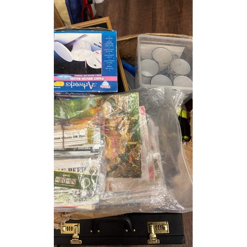 MIXED CRAFT ITEMS AND CASE / CODE 000 BOTH LOCKS