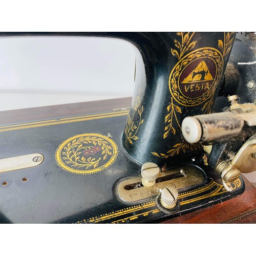 VINTAGE VESTA TABLE TOP SEWING MACHINE