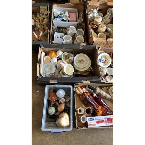VERY LARGE COLLECTION OF CHINA WARES