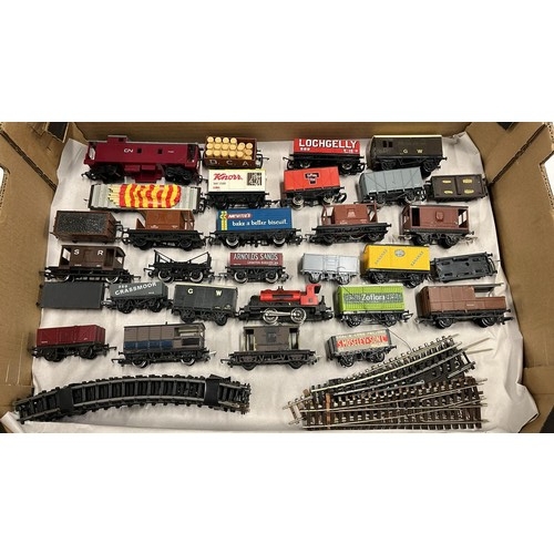 SELECTION OF MODEL RAILWAY ROLLING STOCK WITH TRAIN