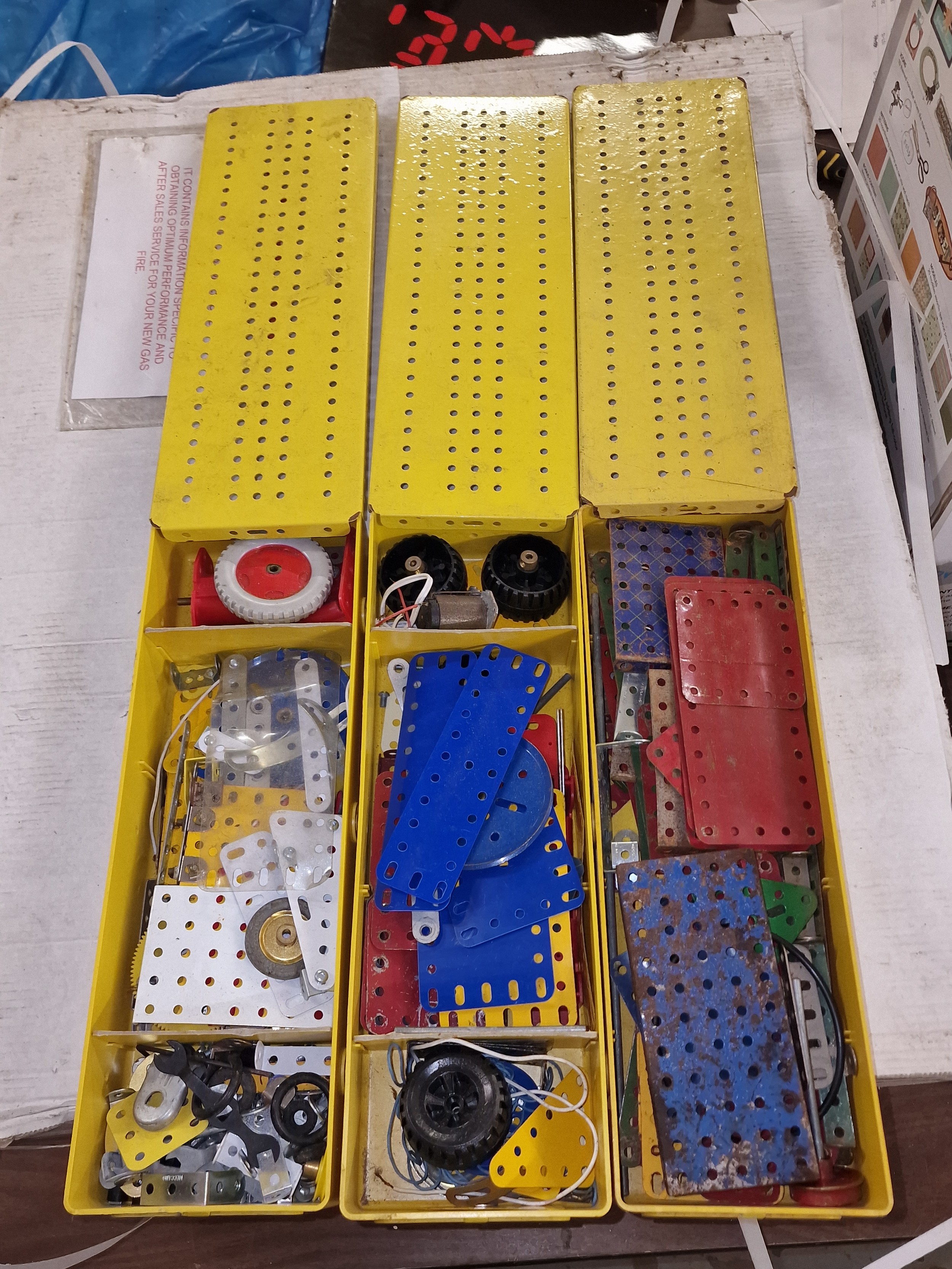 3 x vintage Meccano storage tubs with assorted vintage Meccano pieces