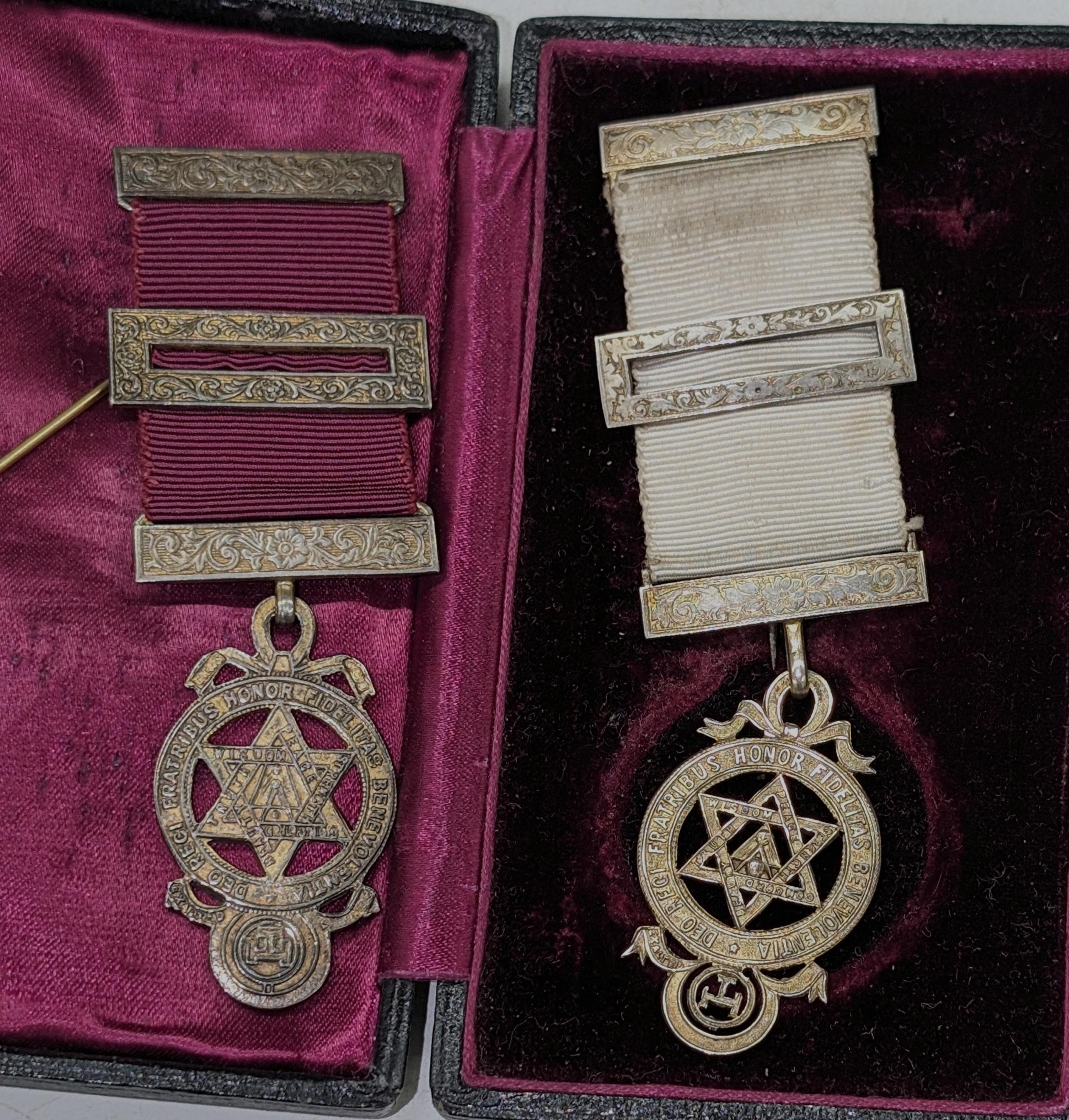 2 x hallmarked silver Masonic jewels in old presentation case