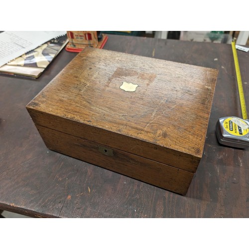 30 x 22 x 13 cm restored vintage writing slope with inlaid brass shield top