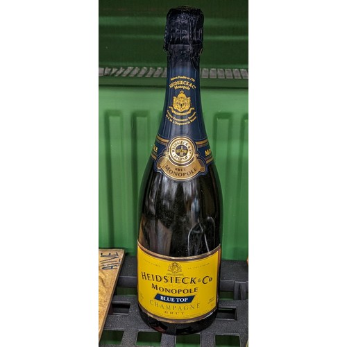 Unopened 750 ml bottle of Heidsieck & Co monopole blue top champagne