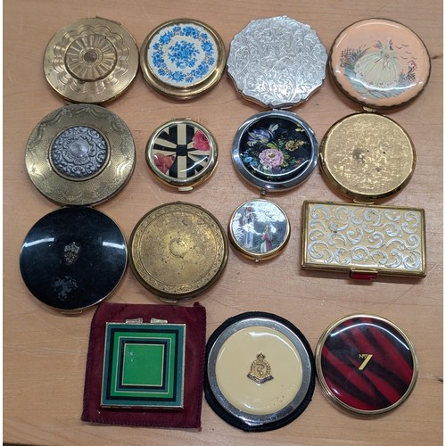 Collection of mixed vintage and retro ladies purse compacts, to include ...