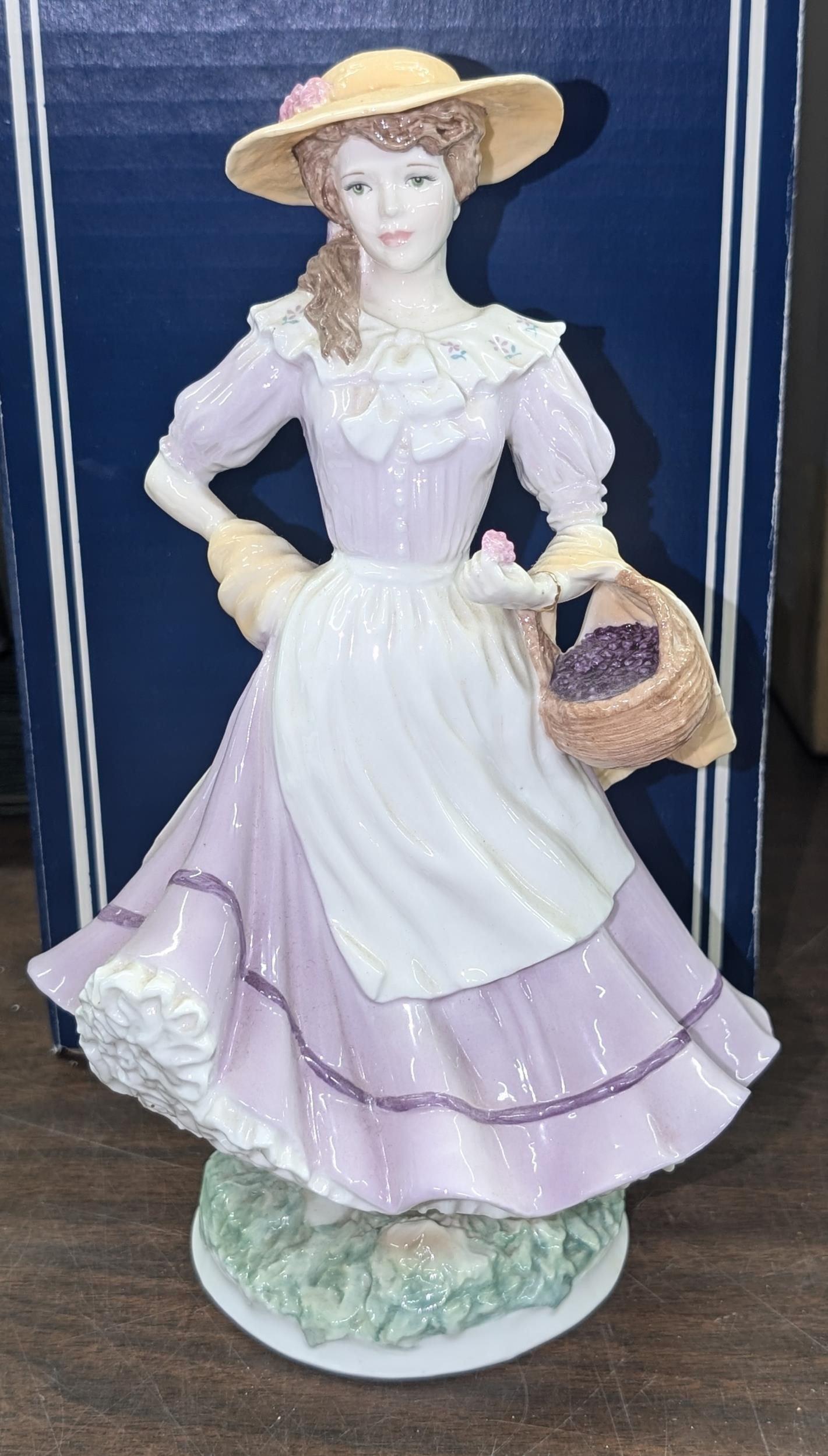 9.25" Royal Worcester (1991 Compton+Woodhouse) Four seasons "Autumn ...