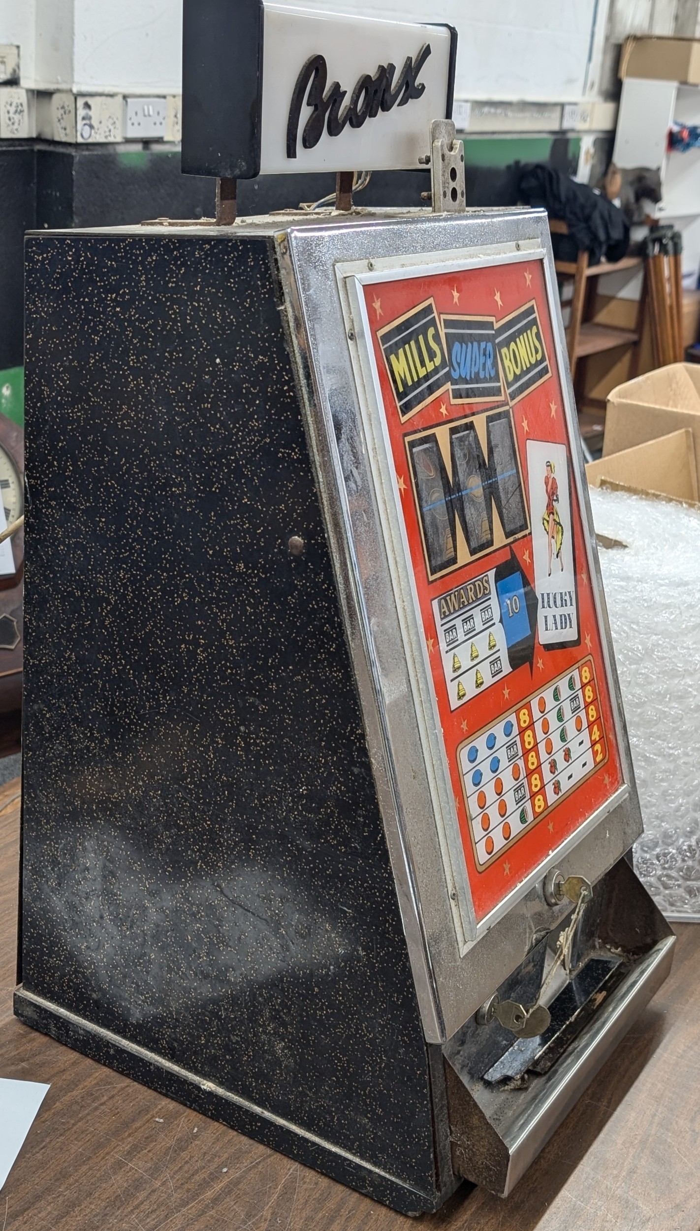 A Vintage Mills 'Super Bonus' Mechanical One Arm Bandit Slot Machine ...