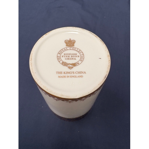 The royal collection china vase / beaker