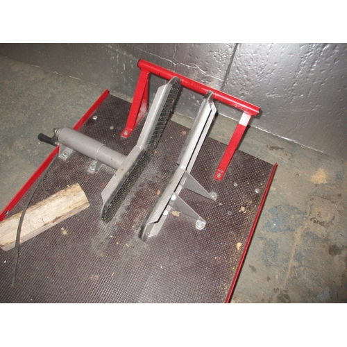 A hydraulic bike lift bench, with front wheel clamping system and ...