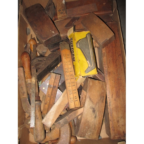 A large quantity of antique and later carpenters and cabinet makers ...