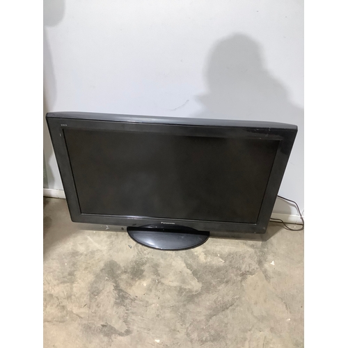 Panasonic 32” TV - no remote - working