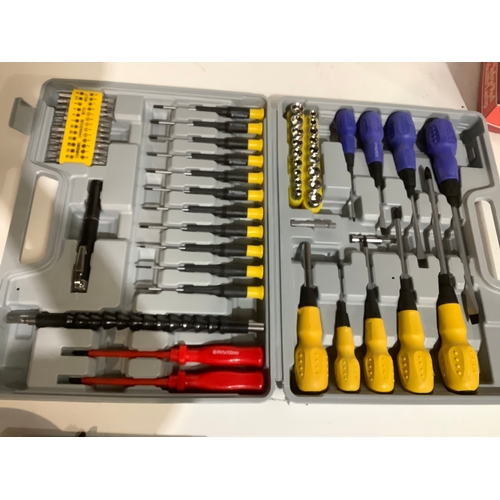 Chrome vanadium tool kit in case looks new