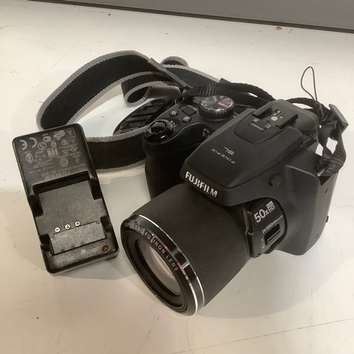 Fujifilm finepix SL camera plus charger - SL1000 untested