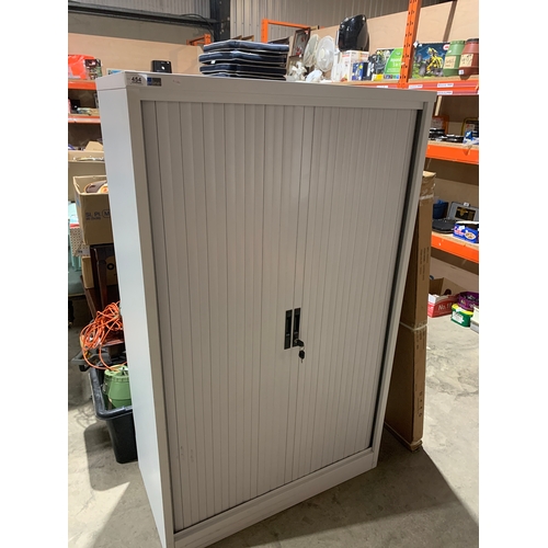 SilverLine metal cabinet with key in very good condition