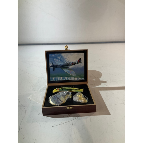 Boxed pocket watch and penknife set. Depiction of the spitfire