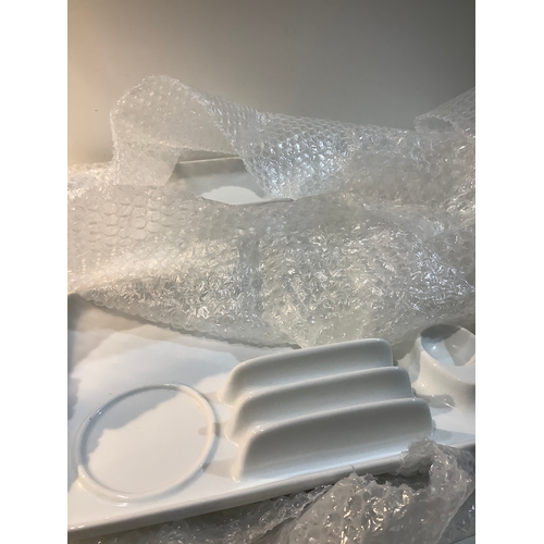 2 ceramic breakfast trays