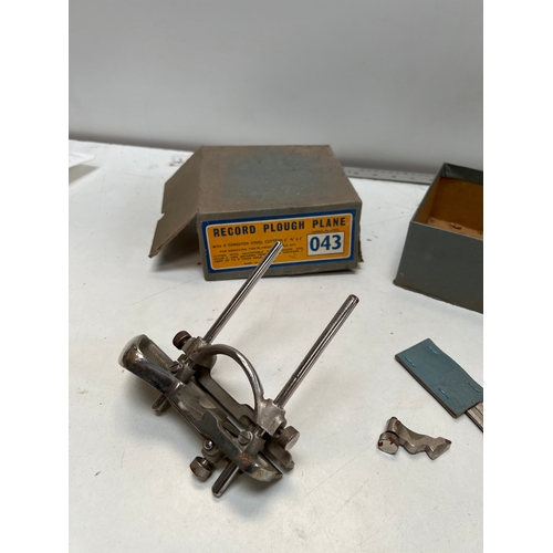 Record plough plane No 043 with box