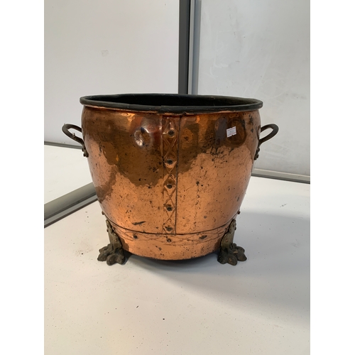 Antique Riveted Copper Cauldron with claw feet - 32cm in diameter ...