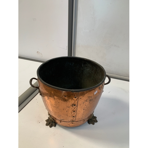 Antique Riveted Copper Cauldron with claw feet - 32cm in diameter ...