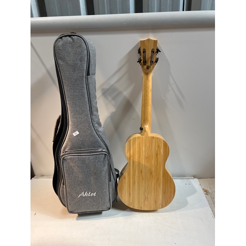 Aklot AKET26 26” wooden ukulele with case - in perfect condition
