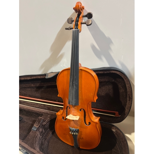 Stentor student standard violin with case