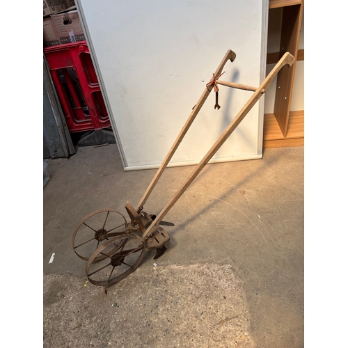 Cast iron dual-wheel garden plough